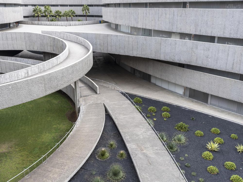 Spain Urban Design: Concrete Facade - HDRi Maps and Backplates