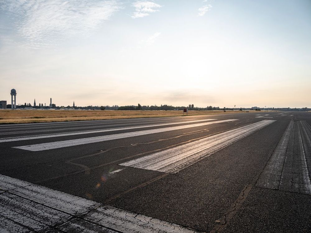 Sunny Berlin City: Road Asphalt - HDRi Maps and Backplates