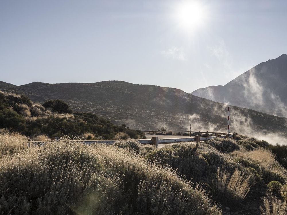 Sunny Day in Spain: A Curve in the Road - HDRi Maps and Backplates