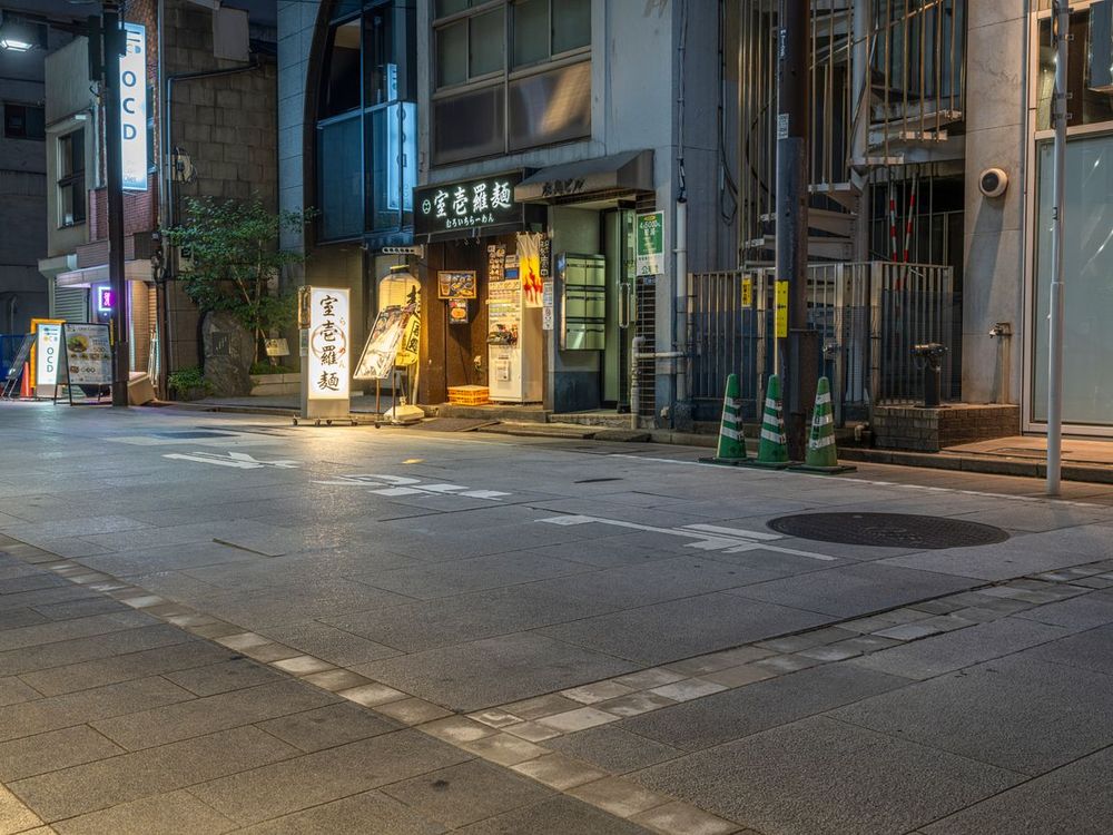 Tokyo, Japan: City Life at Night - HDRi Maps and Backplates