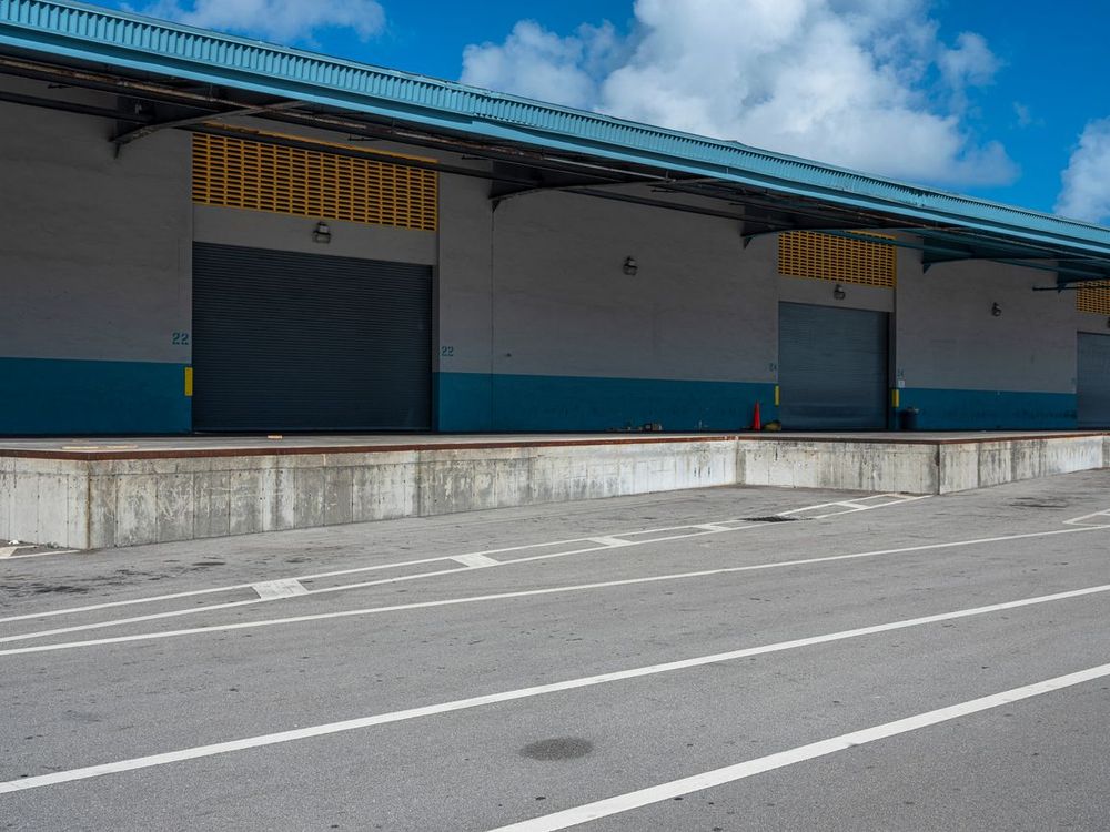 Two Long Parking Spaces Under Overhang on Miami Beach Road - HDRi Maps ...