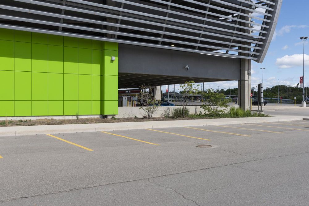Urban Design: City Plaza with Green Space - HDRi Maps and Backplates