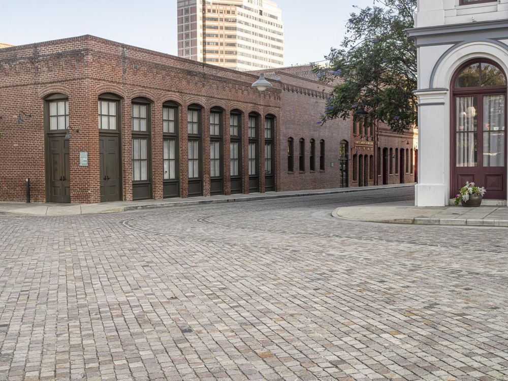 Urban Plaza in Los Angeles: Clear Sky and Classic Architecture - HDRi ...