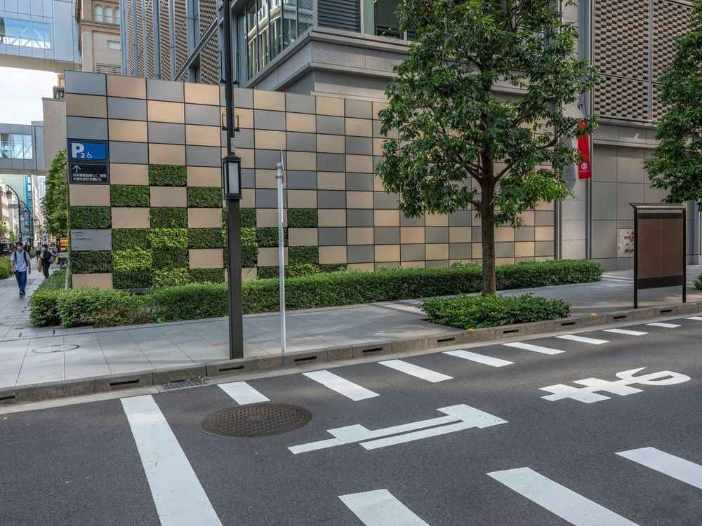 Urban Tokyo: City Life During the Day - HDRi Maps and Backplates