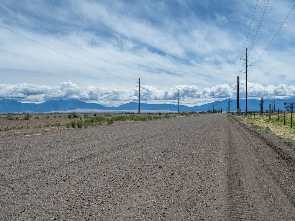 USA Power Plant: Scenic Gravel Road Surroundings - HDRi Maps and Backplates