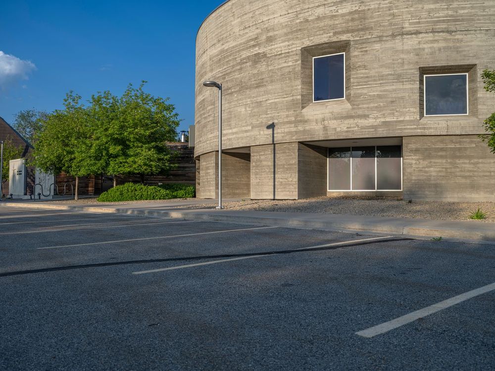 USA Urban Design: A Concrete Wall in the City