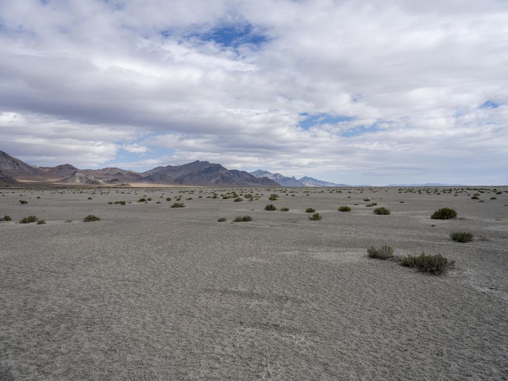 Utah's Mountain Landforms: A Desert Landscape - HDRi Maps and Backplates
