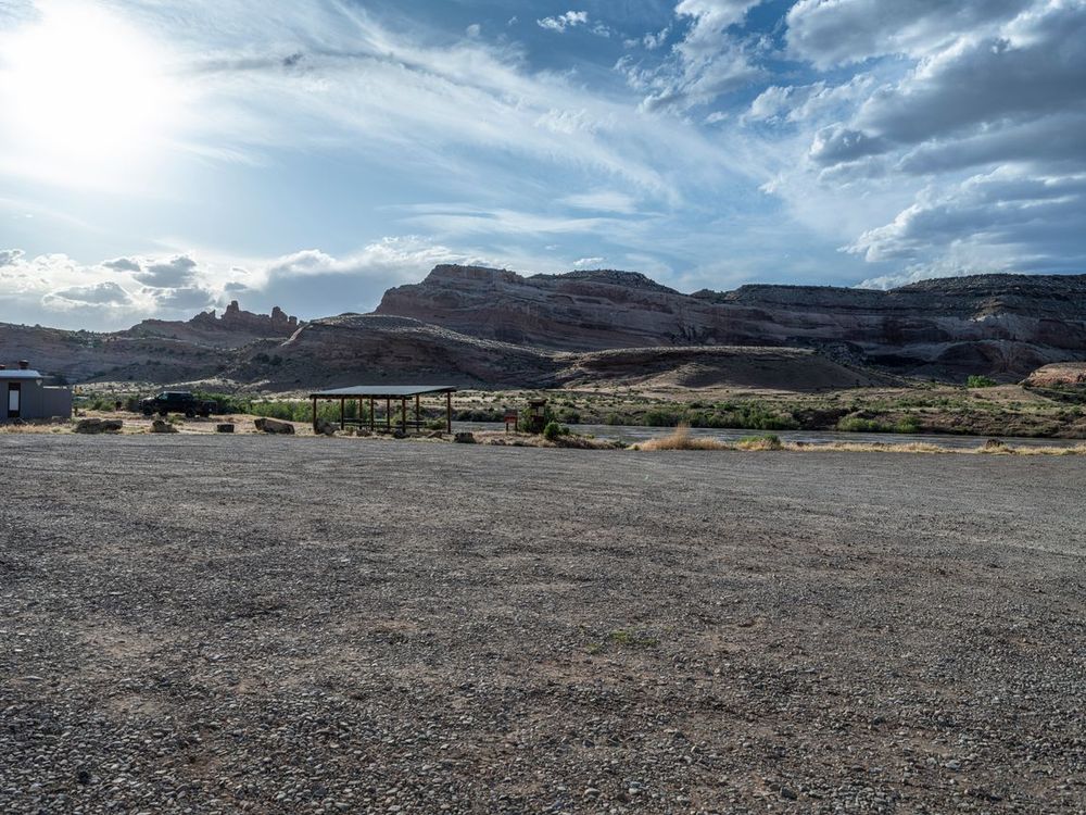 Utah River Canyon at Dawn: A Breathtaking Landscape