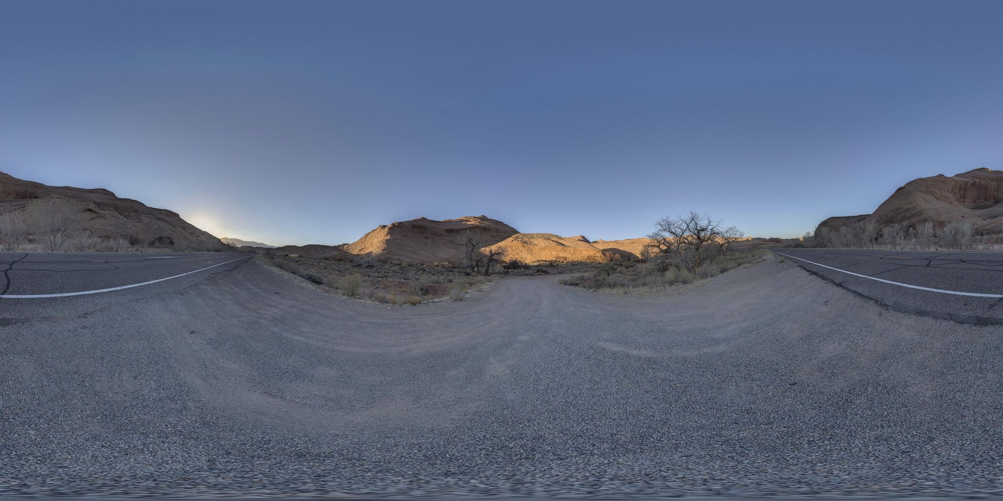Utah Desert: Skateboard Ramp with Mountain View - HDRi Maps and Backplates
