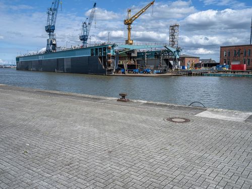 Bremen Harbor: A Day with Clear Skies - HDRi Maps and Backplates