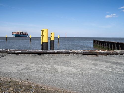 Bremen Pier: Coastal Landscape under Clear Skies - HDRi Maps and Backplates