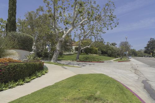 California Day: Residential Area with Lush Lawn and Trees - HDRi Maps ...