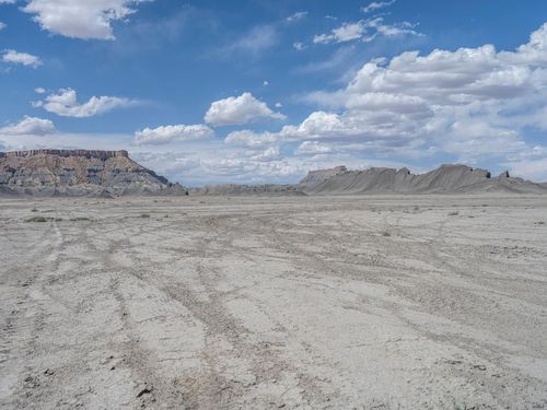 Factory Butte in Utah: A Scenic Landscape - HDRi Maps and Backplates