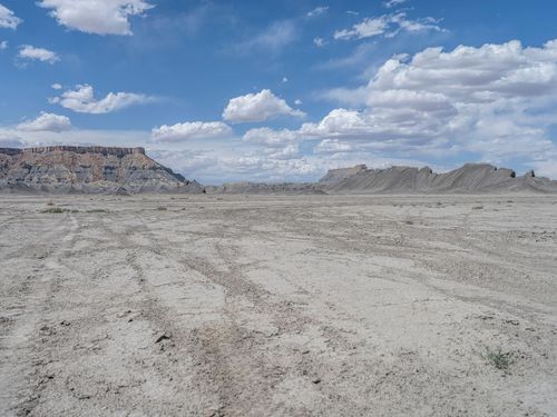 Factory Butte in Utah: A Scenic Landscape - HDRi Maps and Backplates