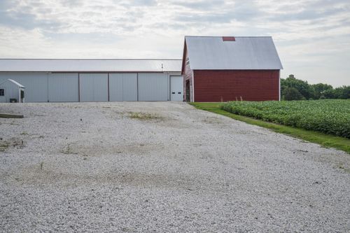 Iowa Open Space with Farm Barn in Rural Area - HDRi Maps and Backplates
