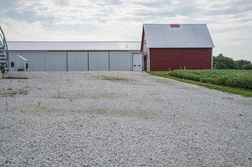 Iowa Open Space with Farm Barn in Rural Area - HDRi Maps and Backplates