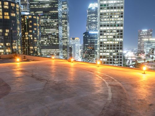 City Life in Los Angeles: Clear Sky Above - HDRi Maps and Backplates
