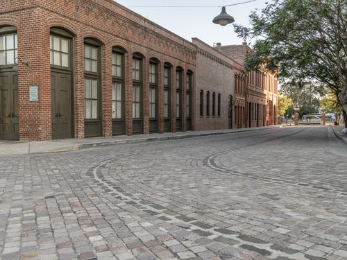 Downtown Plaza in Los Angeles: A Clear Sky View - HDRi Maps and Backplates