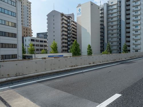 Modern Armco Barrier on Tokyo's Asphalt Road - HDRi Maps and Backplates