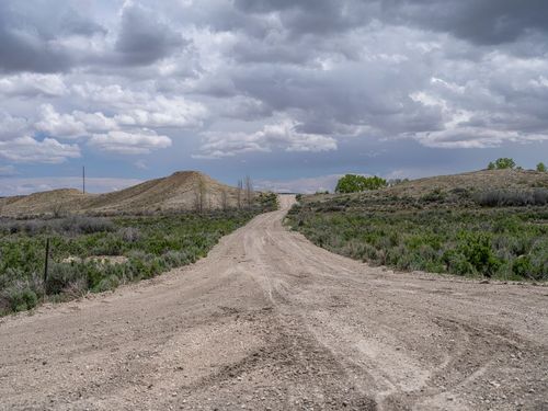 Rural Utah Landscape: A Straight Dirt Road - HDRi Maps and Backplates