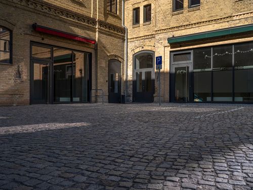 Urban Design Courtyard: A Warehouse in the Heart of Berlin - HDRi Maps ...