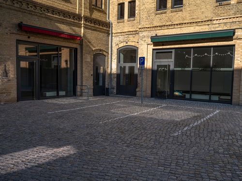 Urban Design Courtyard: A Warehouse in the Heart of Berlin - HDRi Maps ...