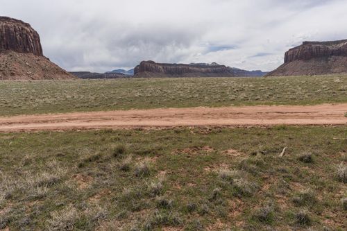 Utah Desert Road: Red Rock Off-Road Track - HDRi Maps and Backplates
