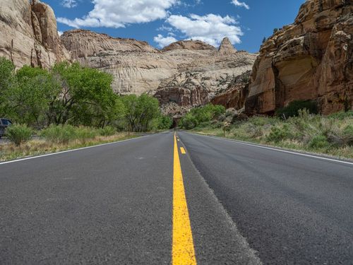 Utah Landscape: Asphalt with Clear Skies Above - HDRi Maps and Backplates