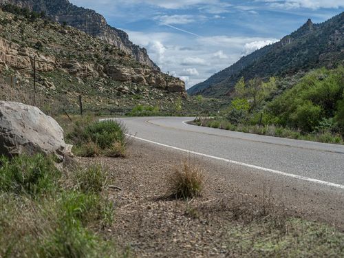 Scenic Road in Utah: Mountains and Clouds - HDRi Maps and Backplates