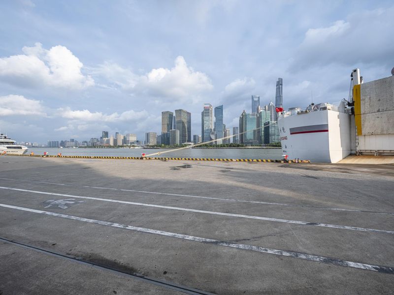 Modern Architecture in Shanghai HDRi Maps and Backplates