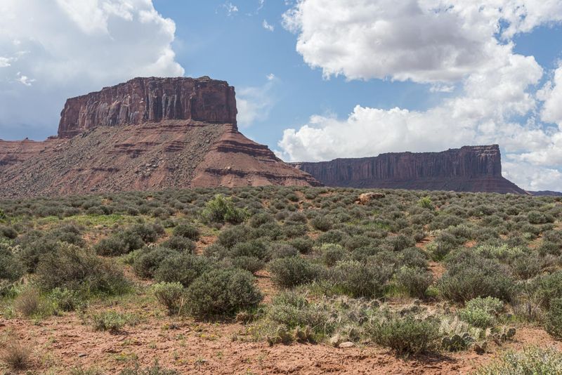 Arid Landscape in Utah: Red Rock Mountains HDRi Maps and Backplates