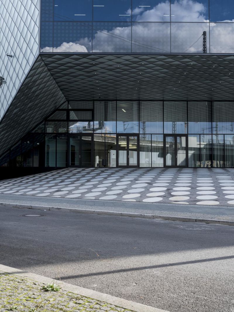 Berlin Architecture: Glass, Metal, Reflection HDRi Maps and Backplates