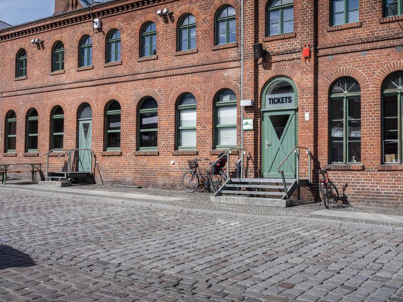 Berlin Town Square: Architecture in the City - HDRi Maps and Backplates