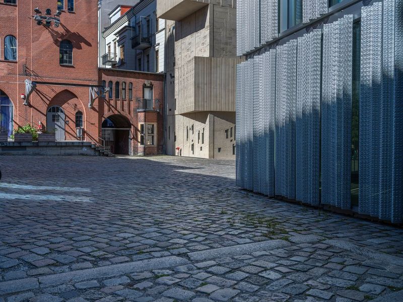 Berlin Warehouse in a City Courtyard: A Blend of Modern and Classic ...