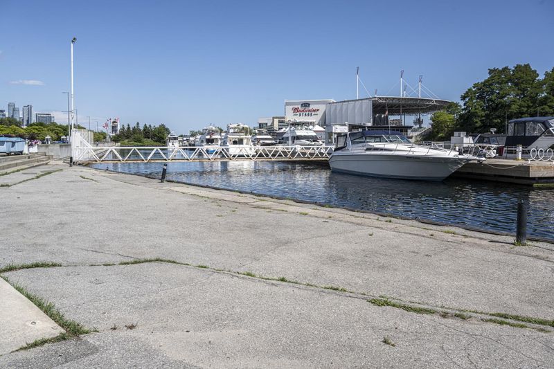 Boats in Harbor, Toronto, Canada HDRi Maps and Backplates