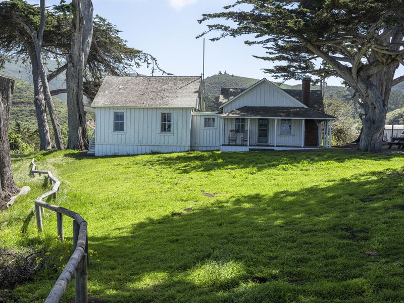 California countryside house with green lawn and open space HDRi Maps ...