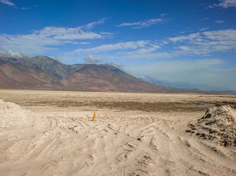California Mountain Landscape: Clouds and Sky HDRi Maps and Backplates