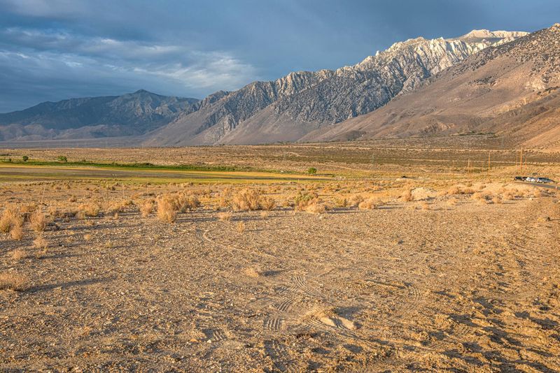 California Mountain Landscape: A View of Grass and Mountains HDRi Maps ...