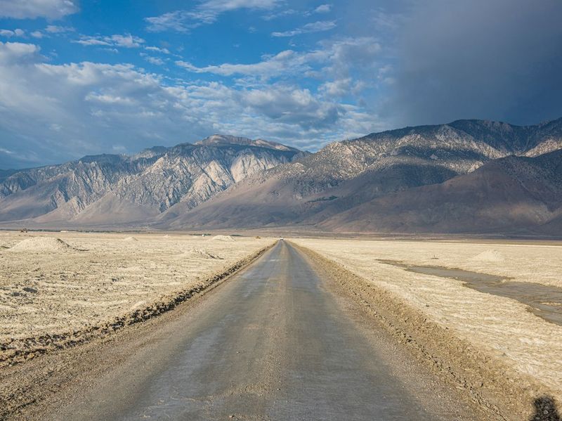 California Mountain Landscape: Sky and Cloud HDRi Maps and Backplates