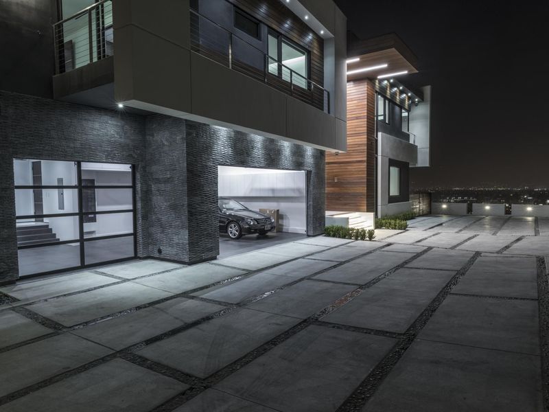 Luxurious Villa: Night View in California HDRi Maps and Backplates