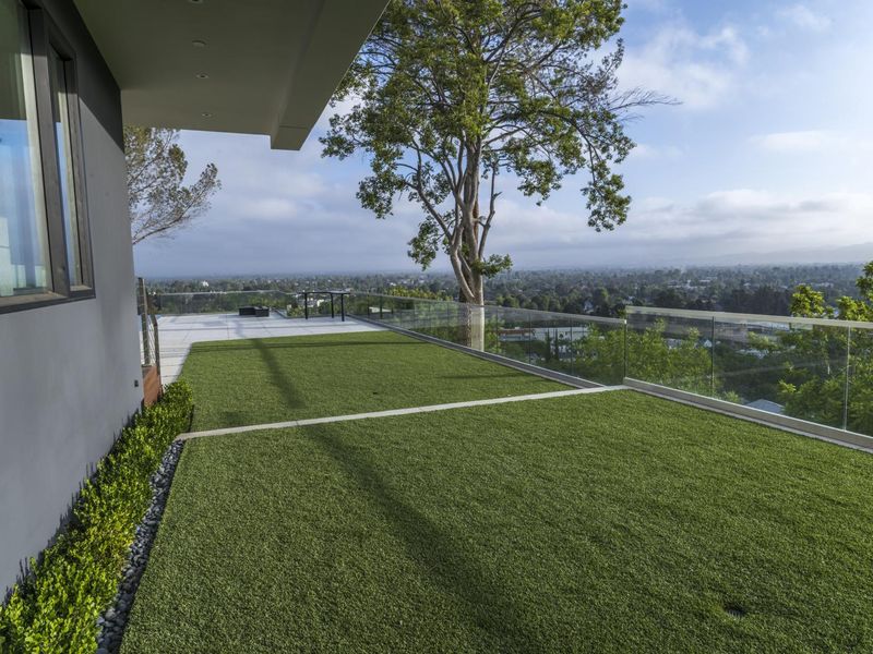 California Real Estate: A Green Lawn and House HDRi Maps and Backplates