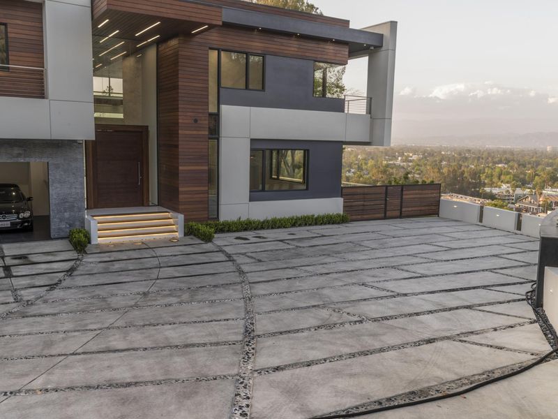 California's Residential Area: A Modern Home with Style HDRi Maps and ...