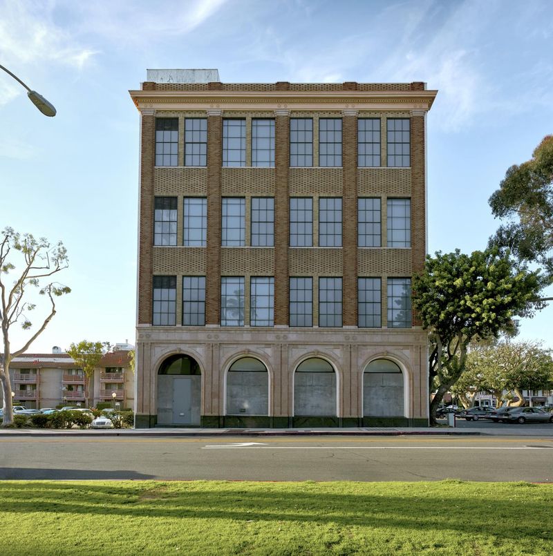California Urban Living: Large Building Windows HDRi Maps and Backplates