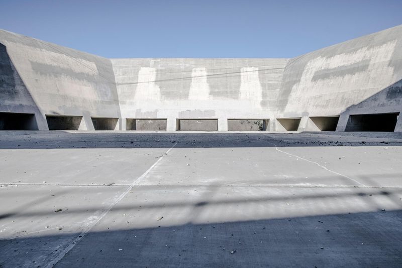 California USA: Exploring the Concrete Underpass HDRi Maps and Backplates