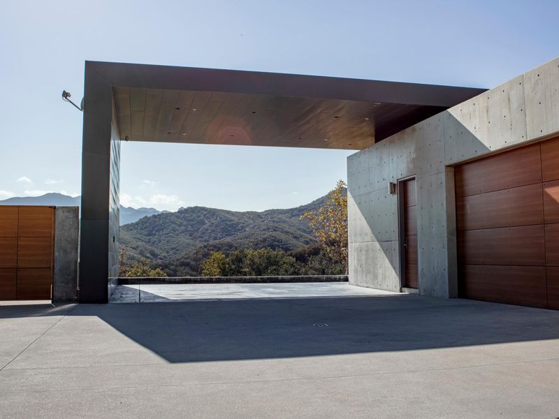 Modern House in California, USA: Enjoying a Clear Sky HDRi Maps and ...