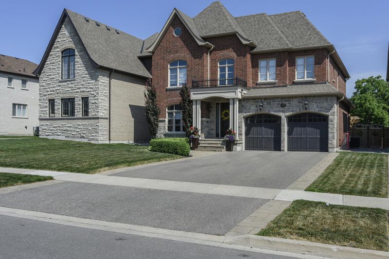 Canadian Home Building: Houses in the Suburbs HDRi Maps and Backplates