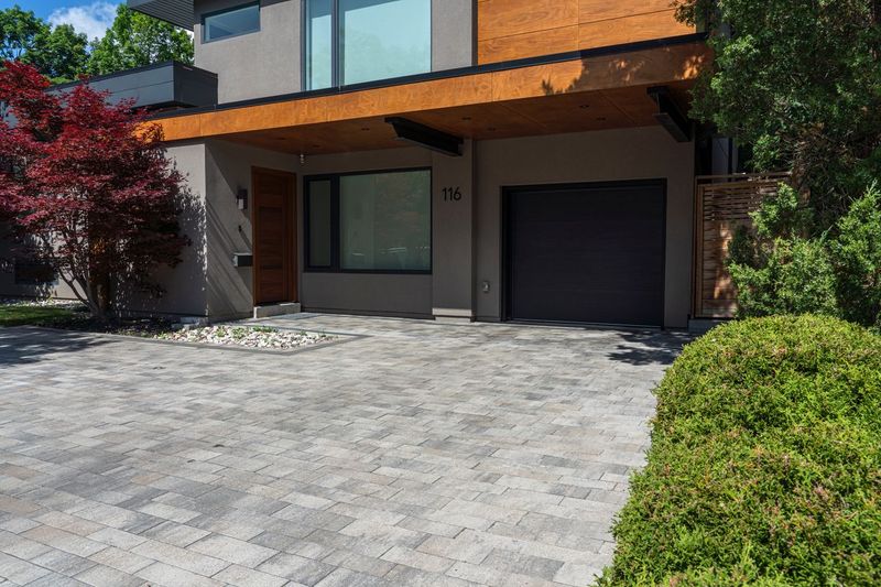 Canadian Suburb Courtyard in Toronto with Tree HDRi Maps and Backplates