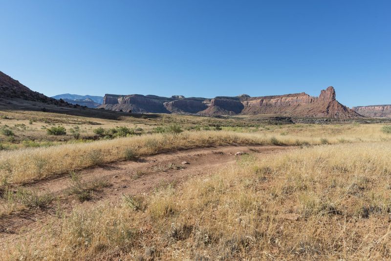 Canyonlands Utah Clear Sky Mountain Views HDRi Maps and Backplates