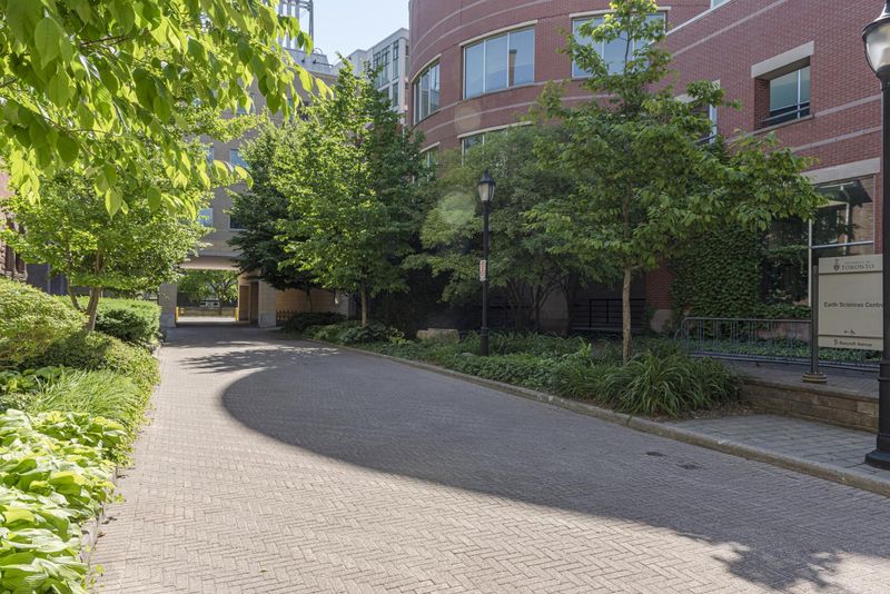 Charming Neighborhood in Toronto Residential Area HDRi Maps and Backplates
