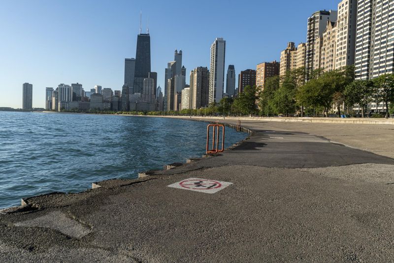 Chicago Cityscape: Downtown with a Clear Sky HDRi Maps and Backplates